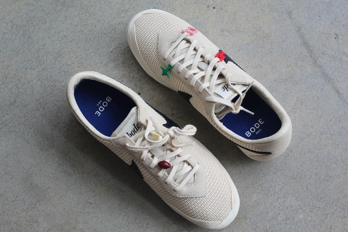 Nike – Silhouette Sneakers & Art